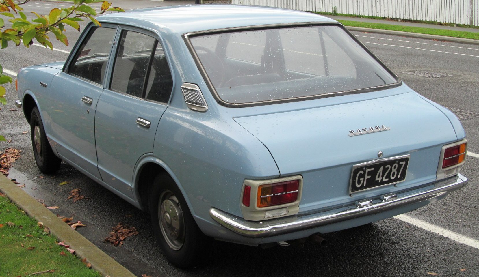 Toyota Corolla II 4-door sedan (E20) SL 1200 (77 Hp)